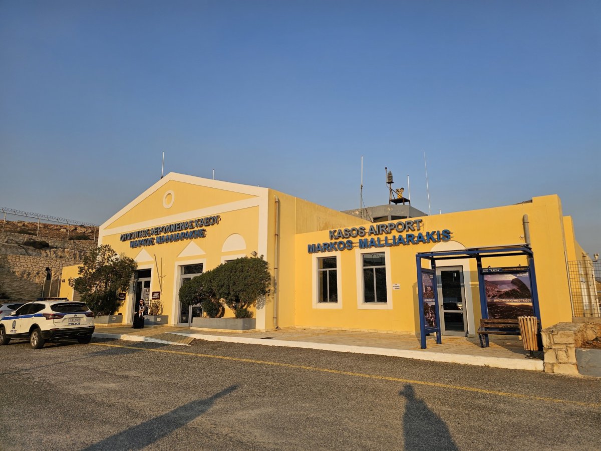 Ankomster och avgångar på Checka ut flygplats (KSJ)